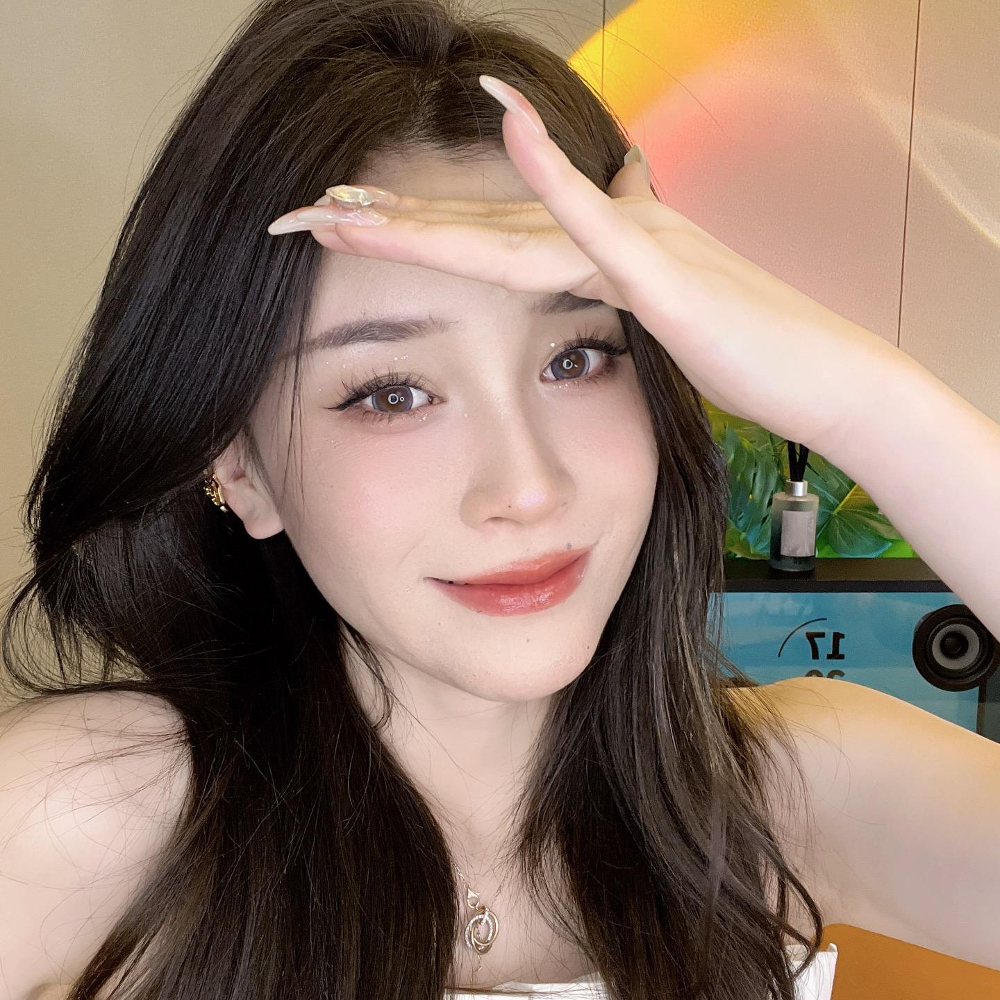 回复 @BiBi的评论 哈哈哈哈哈敲开心！！冲到了Top1～ - 评论|点赞|下载|抖音短视频数据监控统计分析 - 蝉妈妈数据