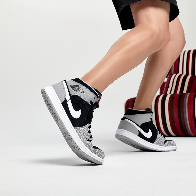 抖音奥特莱斯运动大牌 2022-07-30|七夕节宠粉特惠，奥莱与你“鞋手同行”浮利低至19.9米赶紧进来抢~~！|直播数据与分析报告 - 蝉妈妈数据